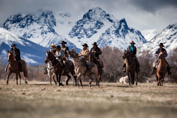 FLYING L RANCH - Off-Grid Horse Ranch in Nemiah Valley B.C.