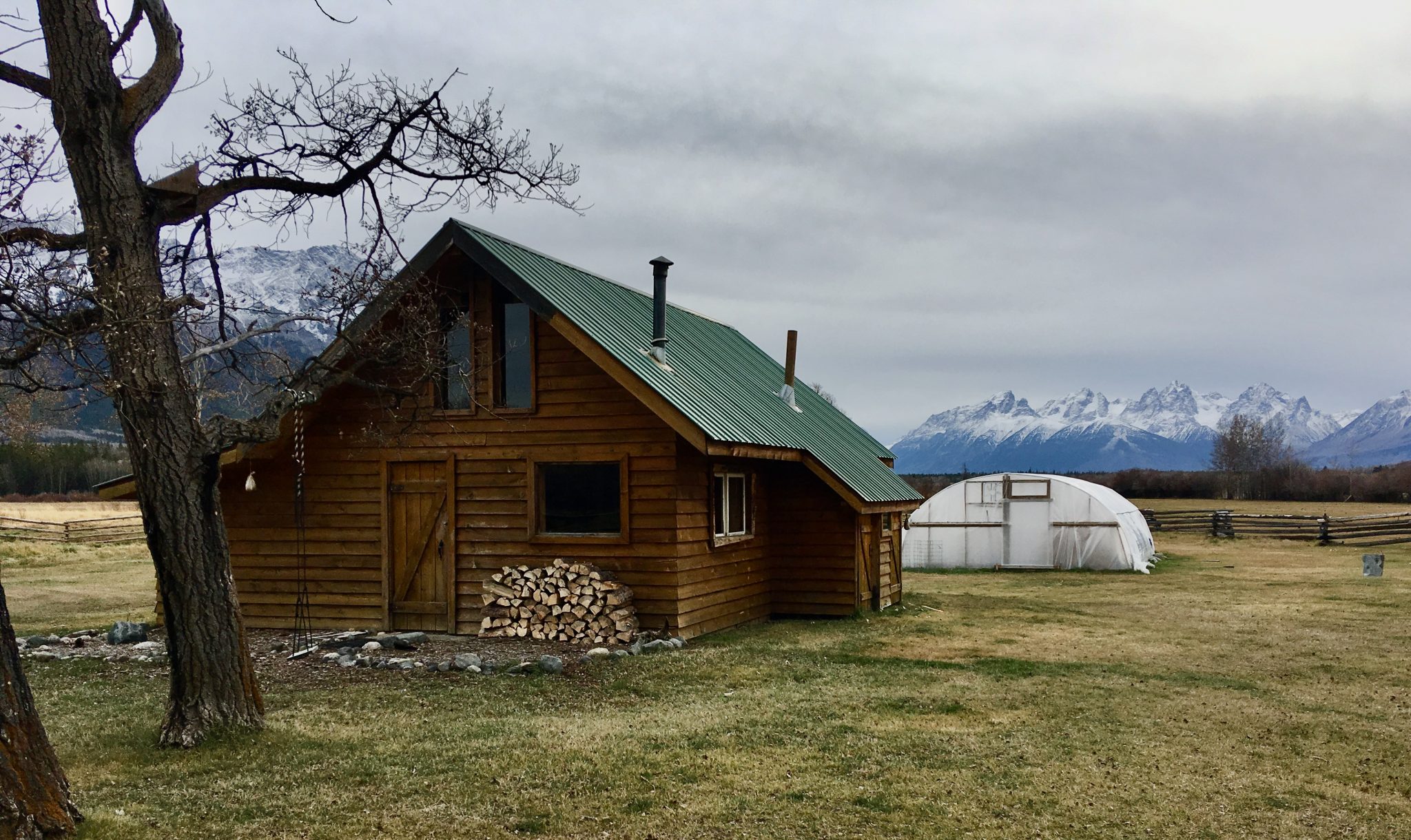FLYING L RANCH - Off-Grid Horse Ranch in Nemiah Valley B.C.